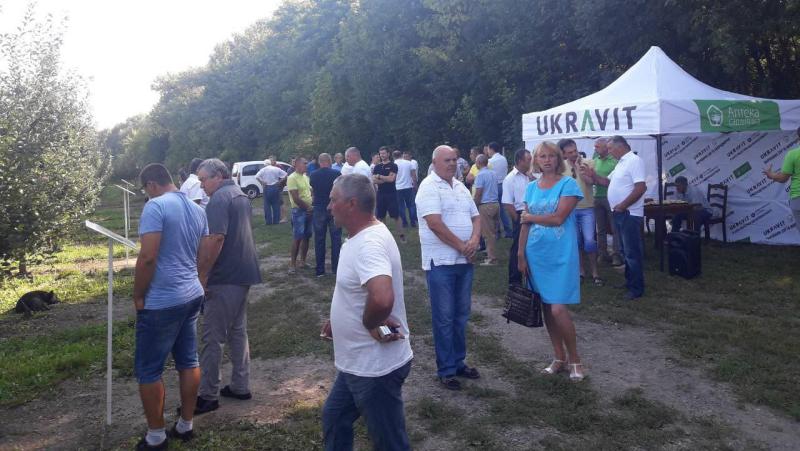 Компанія UKRAVIT представила власні технології для садівників та ...